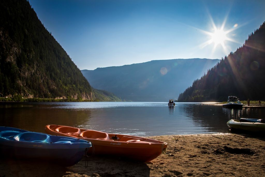 3 Valley Gap Hotel Chateau Revelstoke BC Canada – Lake Beach – Kids ...